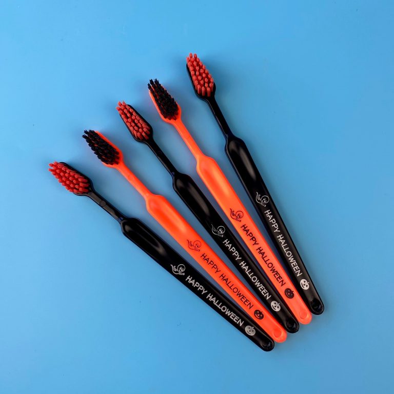 Personalized toothbrushes & dental hygiene in bulk